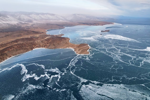 Η λίμνη στη Σιβηρία που κατέχει δύο παγκόσμια ρεκόρ - Η πιο βαθιά και ...