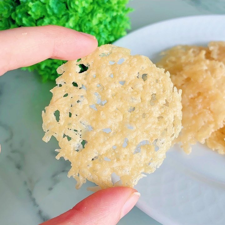 Chips de Parmesano: ¡La Cosa Más Fácil del Mundo para un Snack Súper Rico!