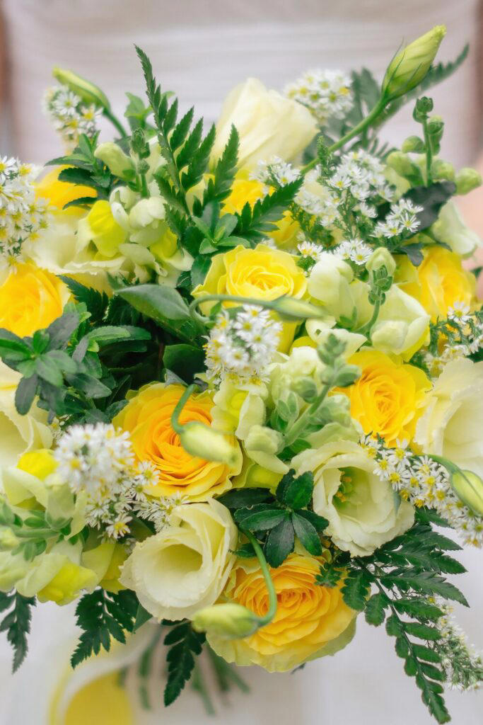 91+ Daisy Wedding Bouquets That Prove Less is More! 🌼