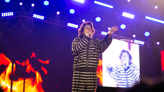 Stones thrown at Sonu Nigam during concert at Delhi Technological ...