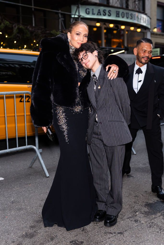 Jennifer Lopez y su hija Emme deslumbran con looks madre e hija ...