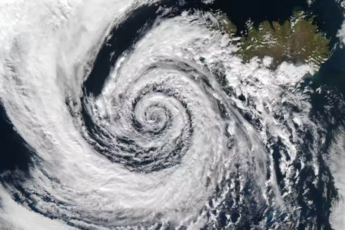 This New AI Can Predict the Weather Better Than Supercomputers