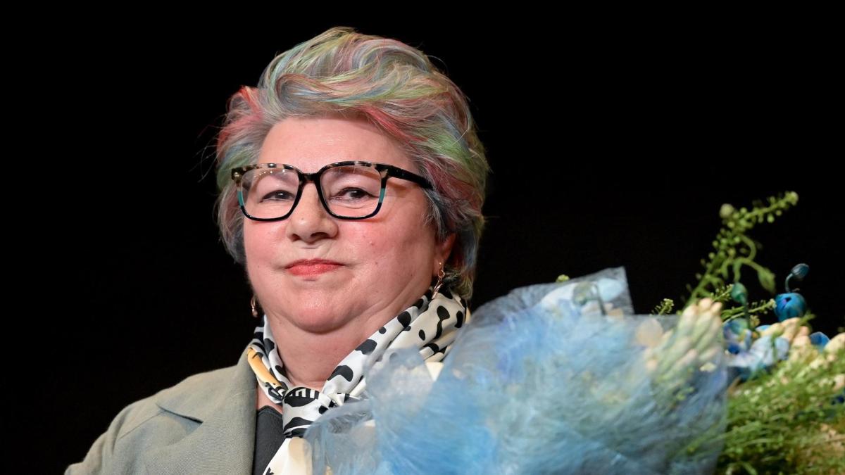 Dolores Vázquez, homenajeada en Betanzos: «Necesito que el Gobierno me ...