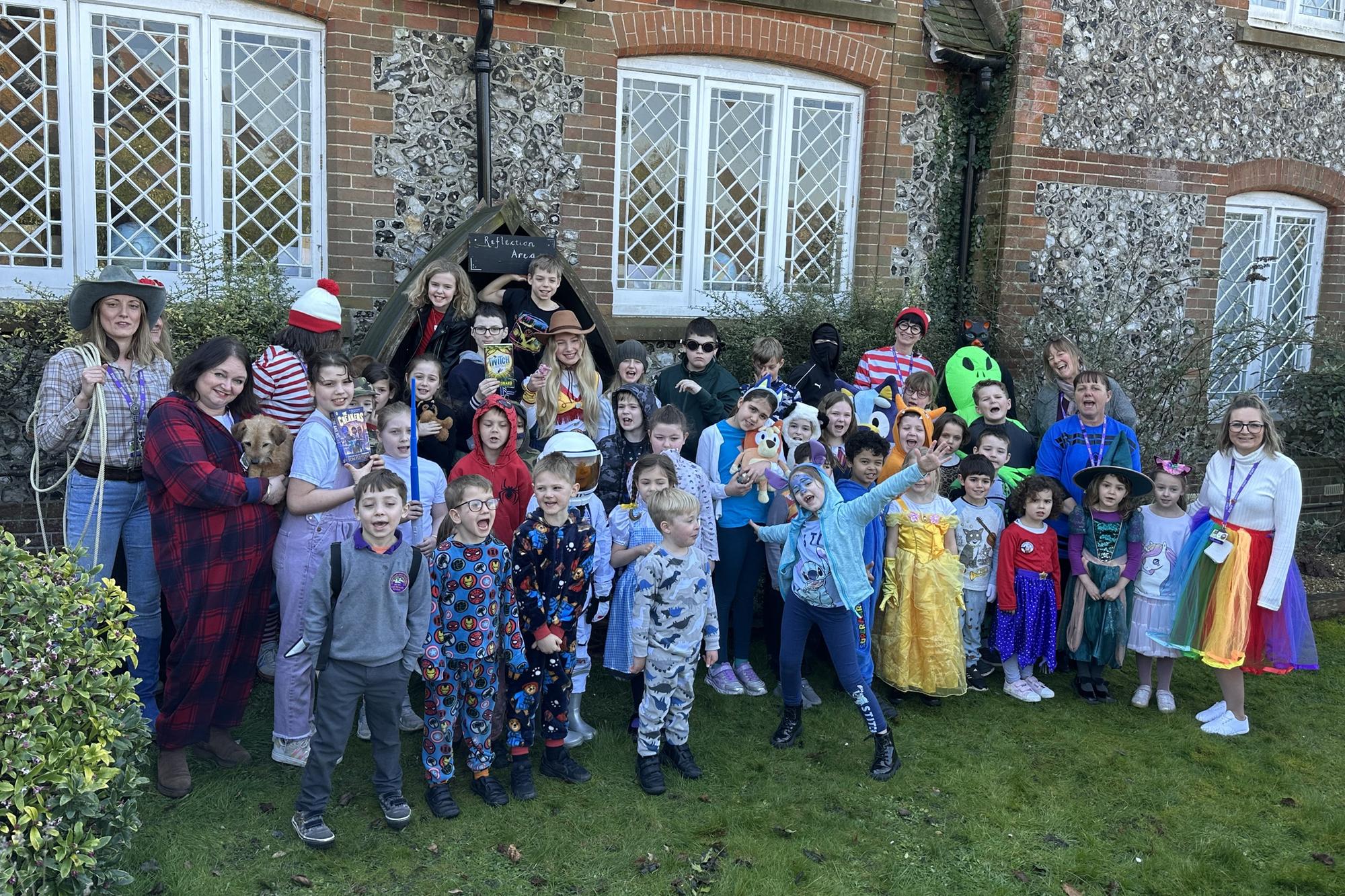 113 pictures of Worthing, Shoreham, Littlehampton and Lancing schools ...