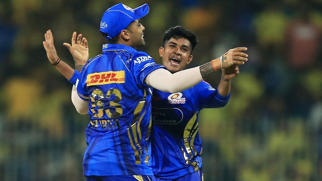CSK vs MI: Vignesh Puthur rewarded by Nita Ambani after sensational debut