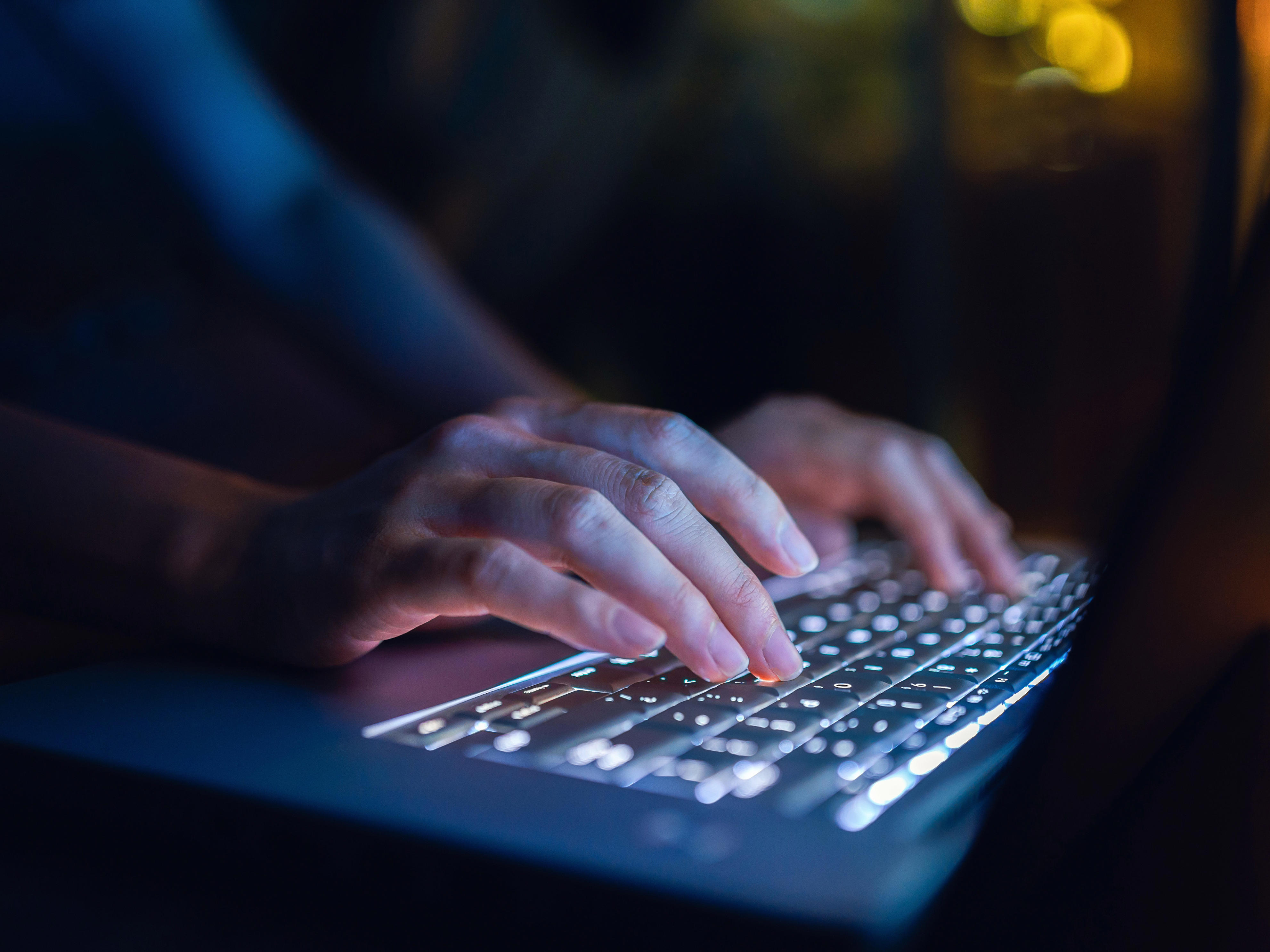 Remote contract workers share their red flags for sorting through scams