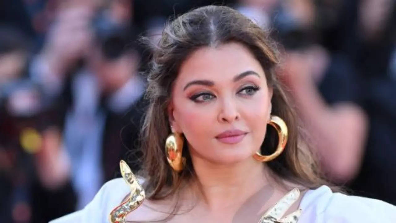 Did you know that there's a RARE Tulip in Netherlands named after Aishwarya Rai Bachchan?