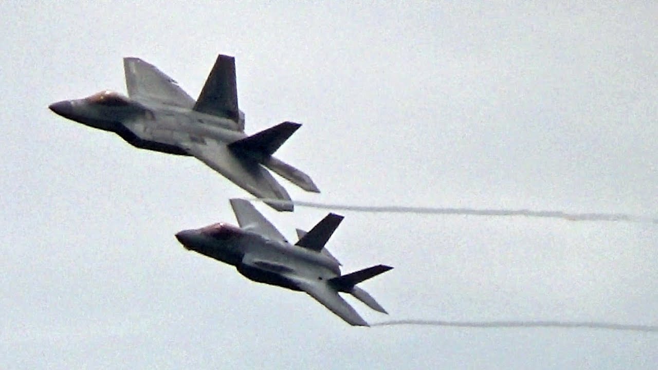 USAF F-35 & F-22 Raptor Flying Together at RIAT