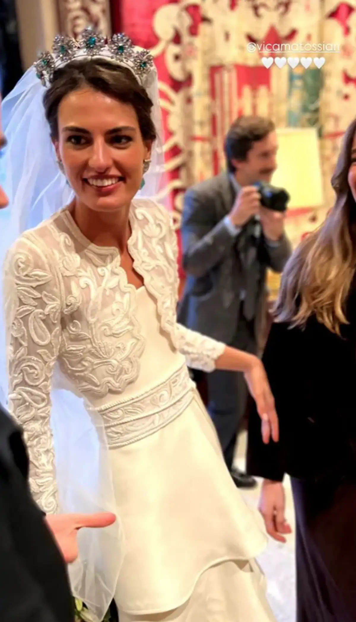 Victoria Matossian, nieta de Tessa de Baviera, radiante con su vestido ...