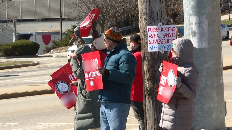 Postal workers protest proposed changes to USPS
