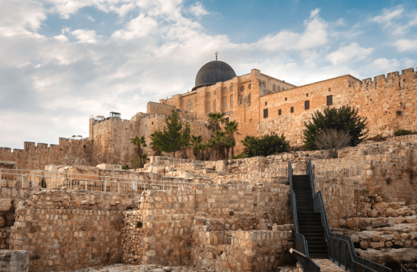 How tall is God? Study aims to calculate Yahweh’s stature