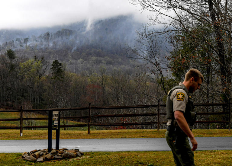 Officials: Table Rock wildfire consumes more than 1,000 acres, 4 teens ...