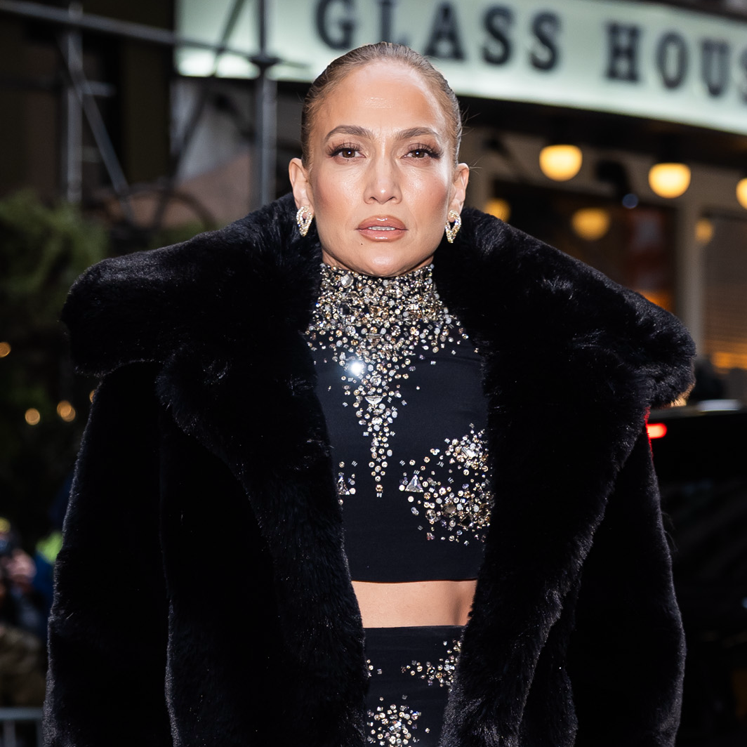 Jennifer Lopez Accentuates Her Skintight Broadway Premiere Look With a ...