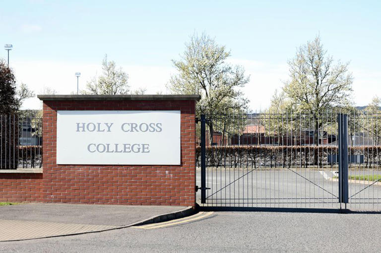 NI school threat closures: Met Police investigate possible links to ...