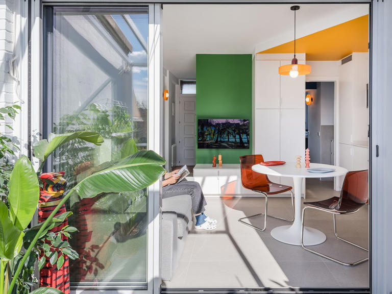 How Do You Define Spaces in a Tiny Apartment? This Madrid Flat Has Ideas