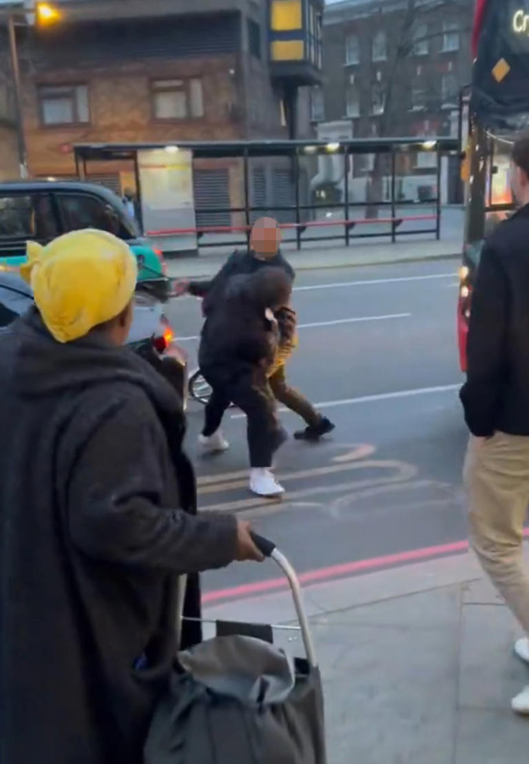 Father's fury after cyclist smashes son's car windscreen with bike lock ...