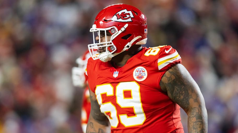 Chiefs keep valuable defensive depth by re-signing Mike Pennel