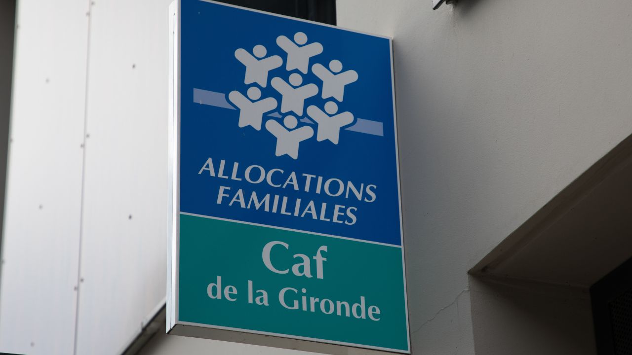 CAF : bonne nouvelle pour 7 millions de Français qui vont recevoir 833 ...