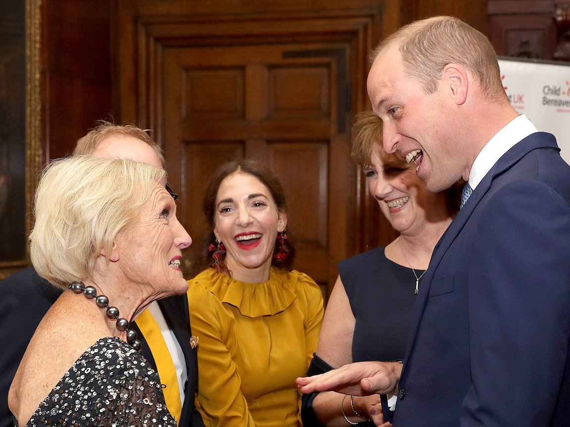 Prince William surprises the "Queen of Baking" in TV show