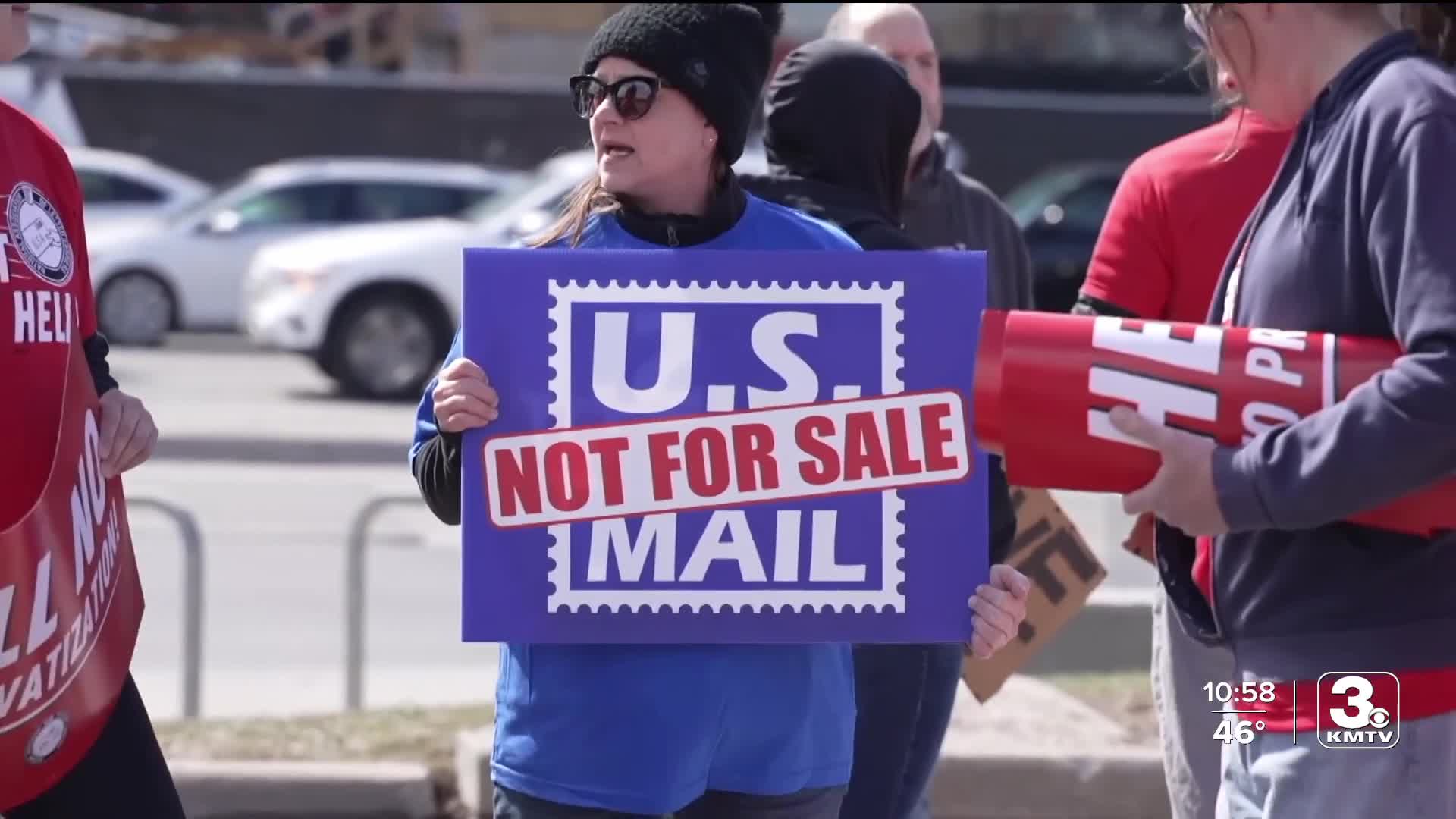 Omaha postal workers protest potential changes to USPS