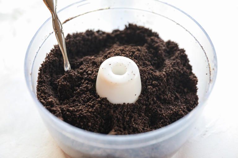 Easy no-bake Oreo cheesecake balls with just three ingredients