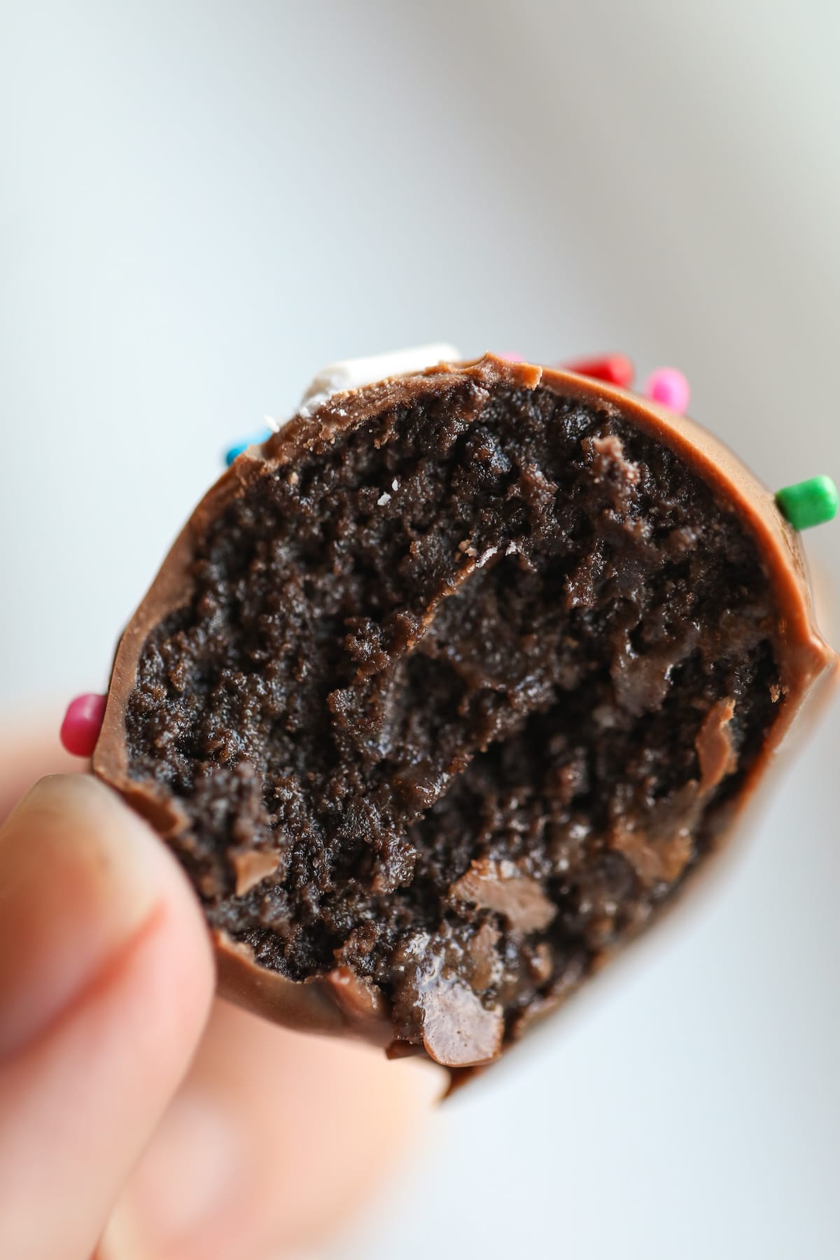 Easy no-bake Oreo cheesecake balls with just three ingredients