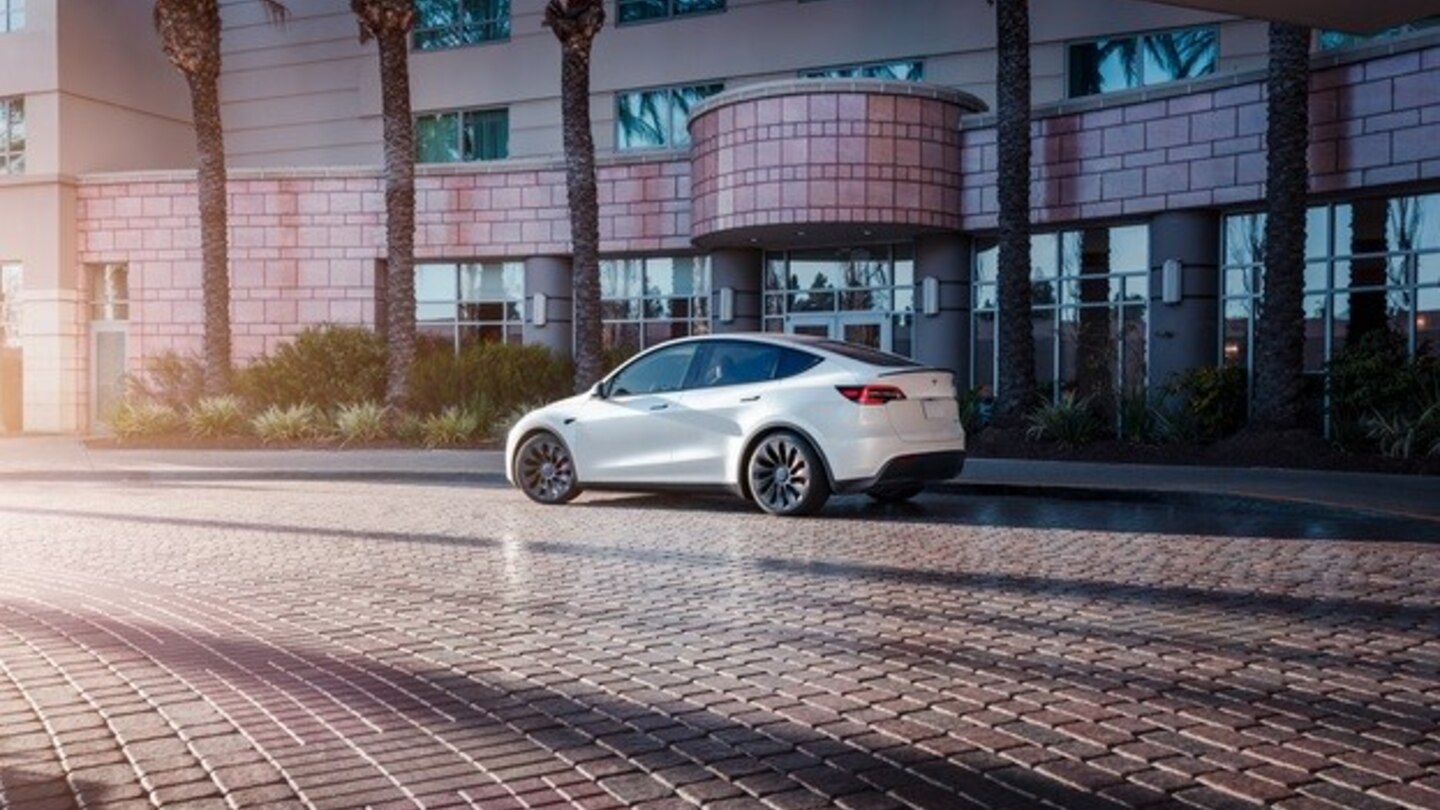 Während andere ihren Tesla austauschen: Brite lässt Musk-Debatte kalt