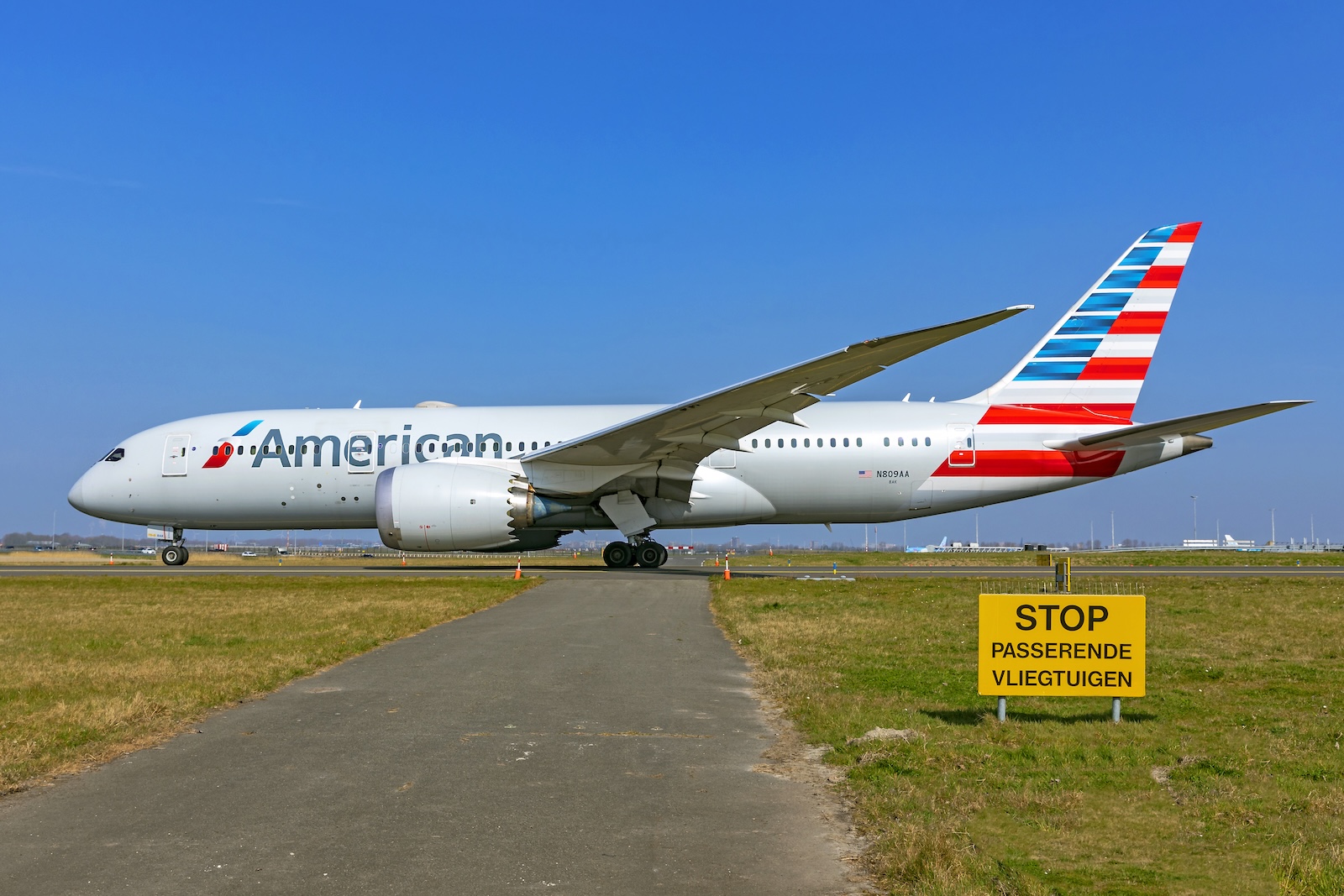 American flight attendants call for change in airline leadership