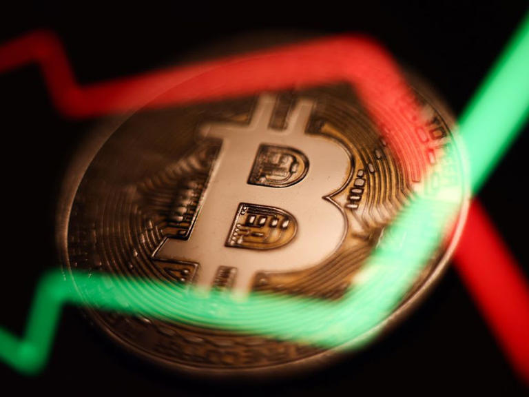 Bitcoin ETFs Lead Crypto Funds Recovery To Break 5-Week Downtrend, But Ethereum Outflows Persist