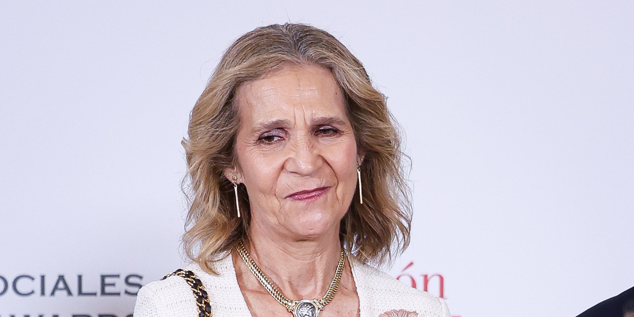 La americana color caldera de la infanta Elena, de 61 años, o la ...