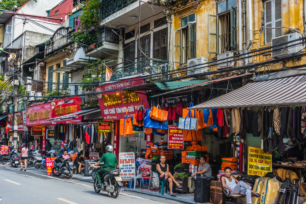 16 Vietnamese Cities Where Locals Eat Street Food