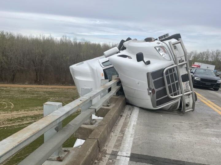 KYTC: Semi hanging off guardrail cleared, U.S. 51 Ohio River “Cairo ...
