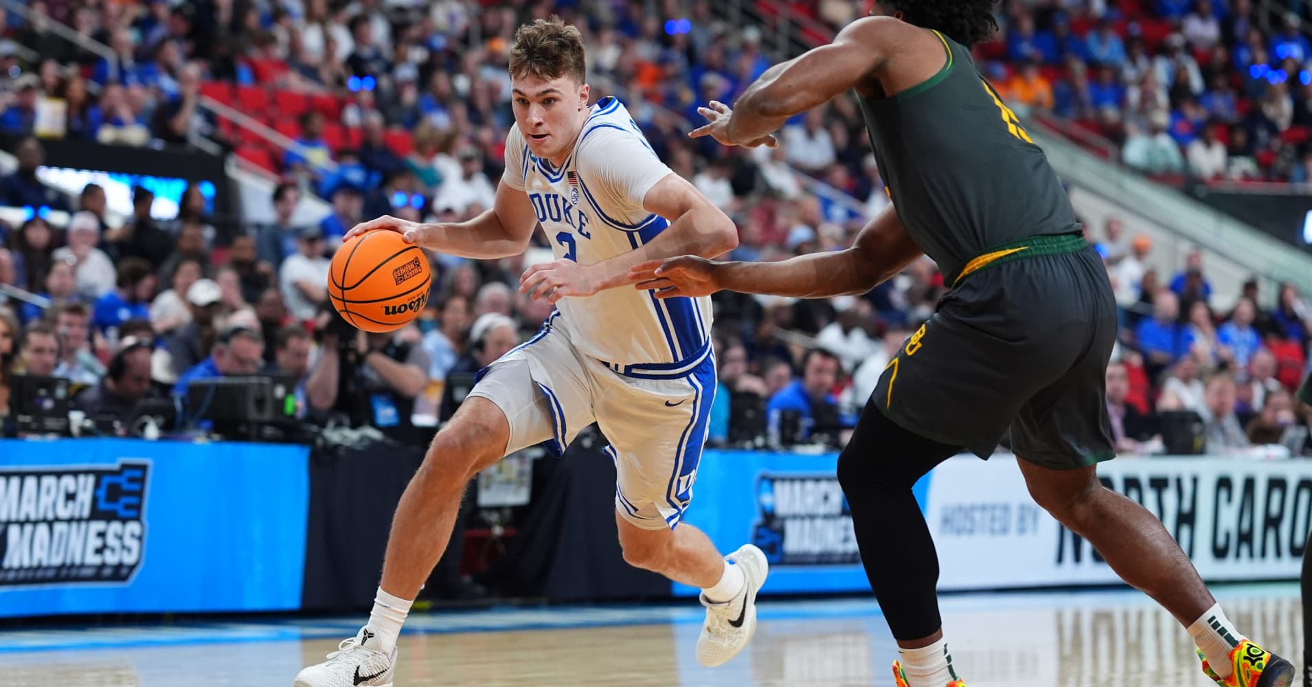 Berkshire Hathaway employee wins $1 million in Warren Buffett's March ...