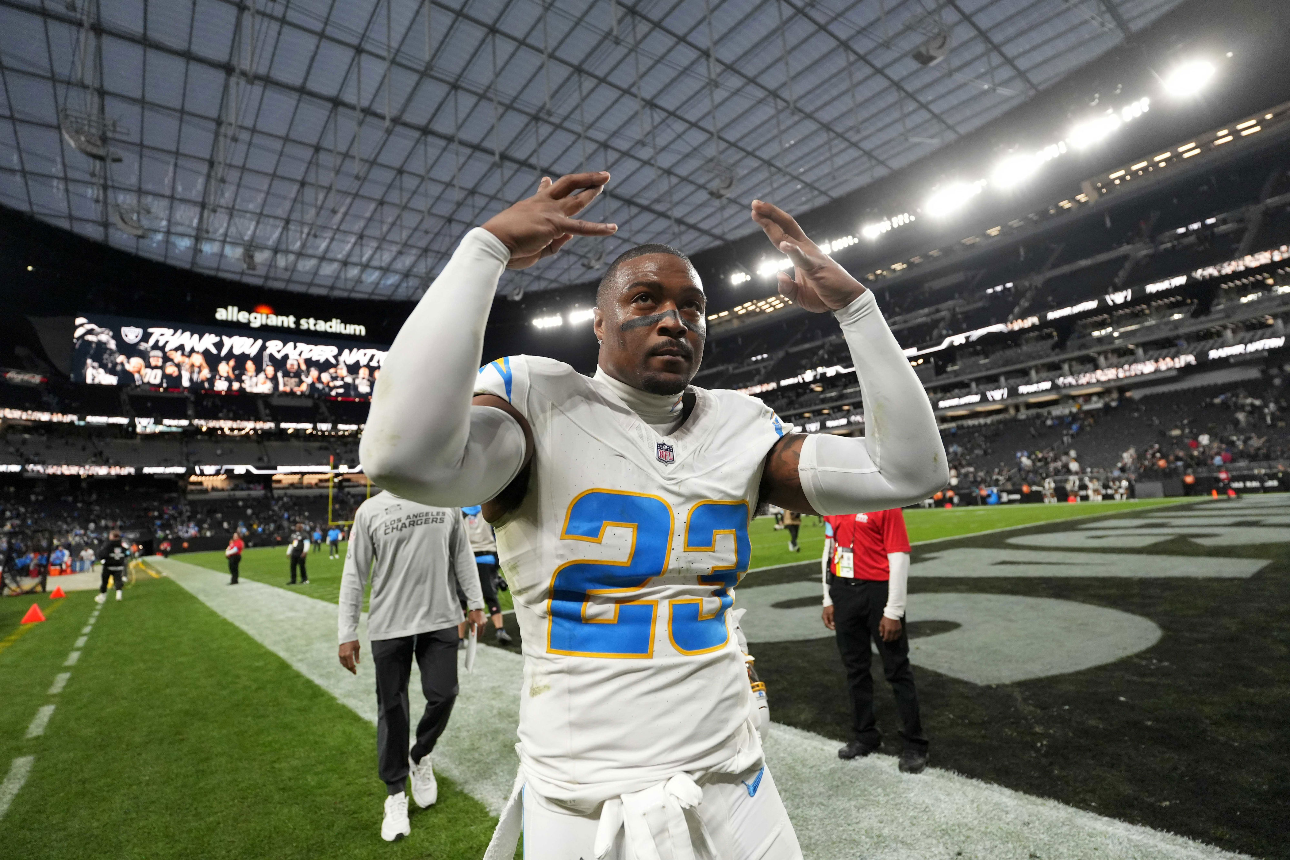Chargers re-signing Tony Jefferson