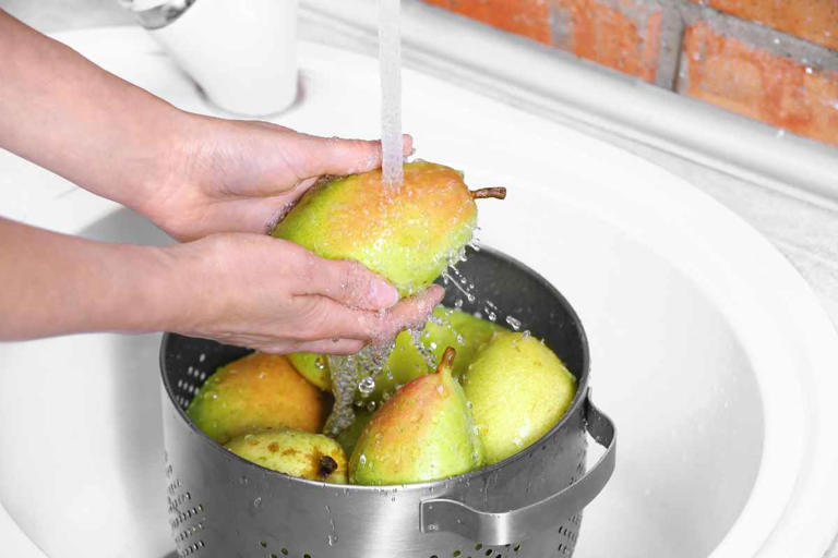 Love Pears? Here’s How to Freeze Them for Smoothies, Baking and More