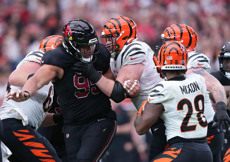 Raiders add massive former mid-round DT in free agency