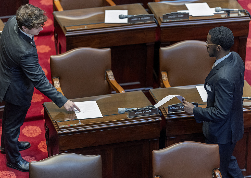 A judge blocks the release of an ex-Minnesota senator accused of ...