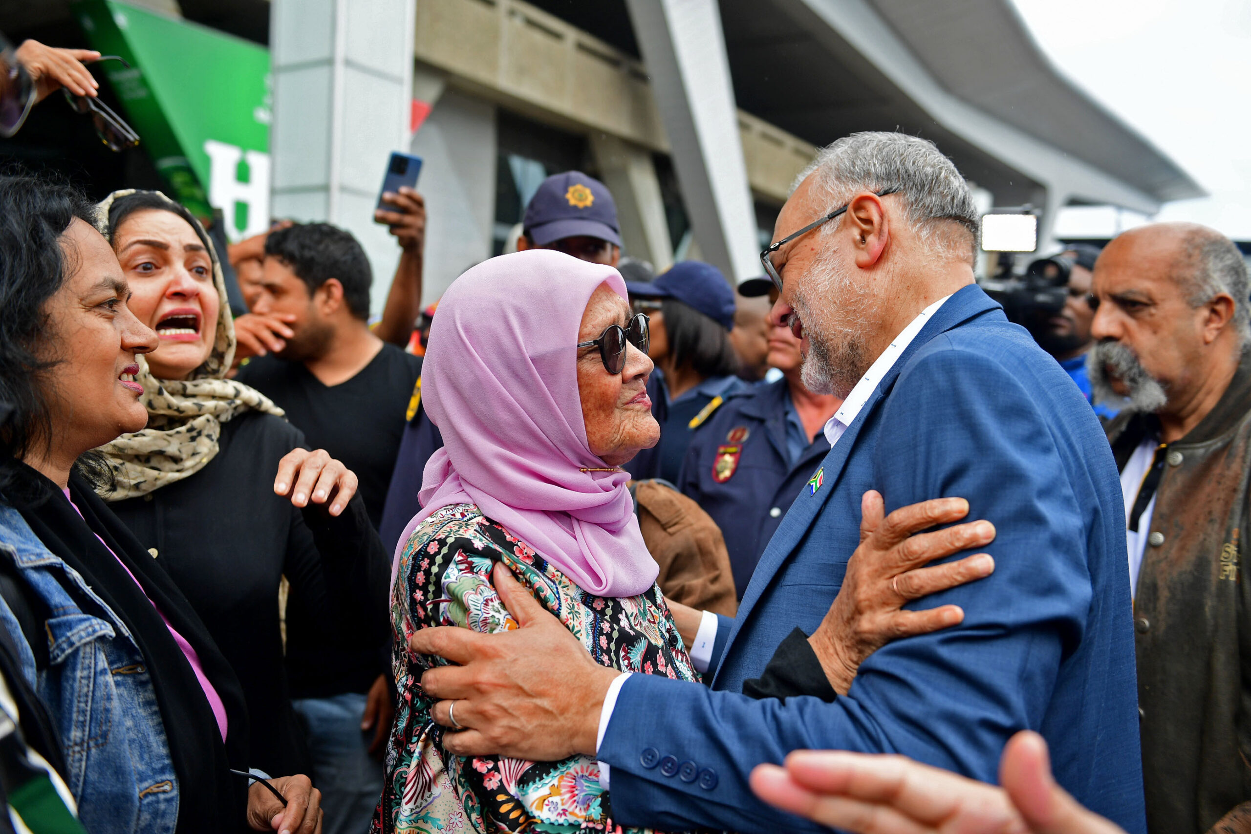Former ambassador to the US Ebrahim Rasool welcomed back home, and more ...