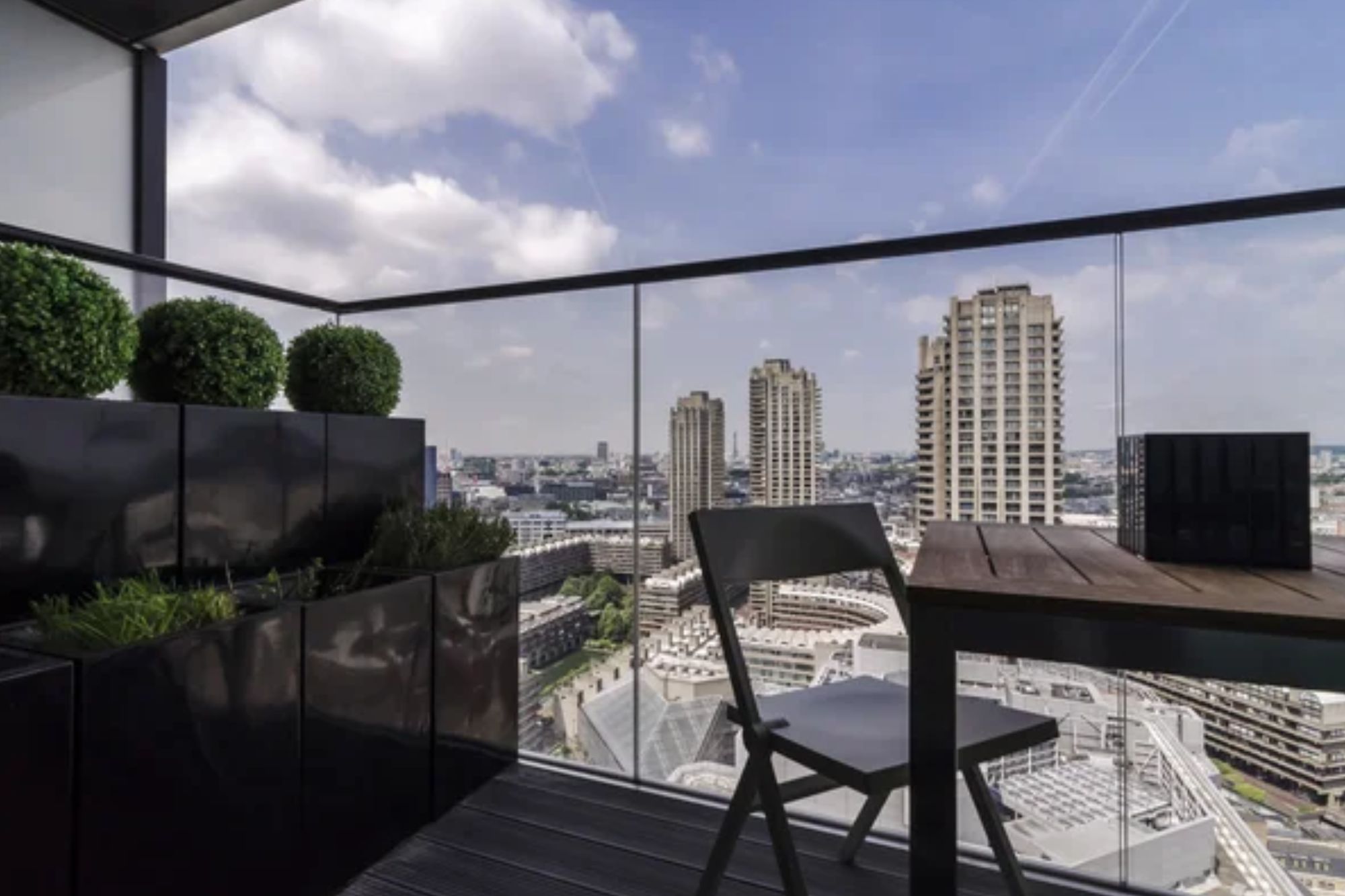 14 Steps to Transform a Small Balcony into a Cozy Reading Nook