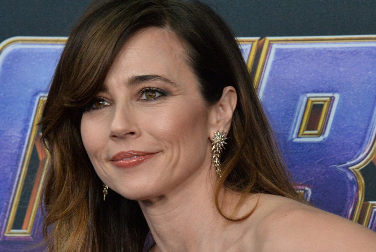 Linda Cardellini to play Jason's mother in 'Friday the 13th' prequel ...