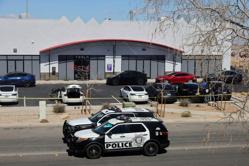 FBI utreder Tesla-attacker: "Inhemsk terrorism"