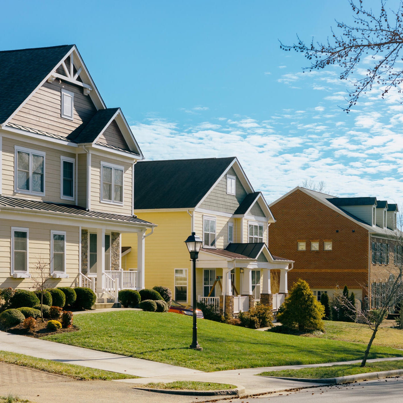 What's the mortgage interest rate forecast for April 2025?