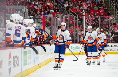 Pierre Engvall shows life while Islanders playoff hopes nosedive
