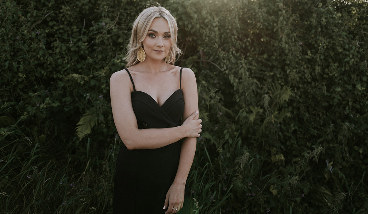 Laughs and craic: Musical drama Dockers sees trad musician Tara Howley ...