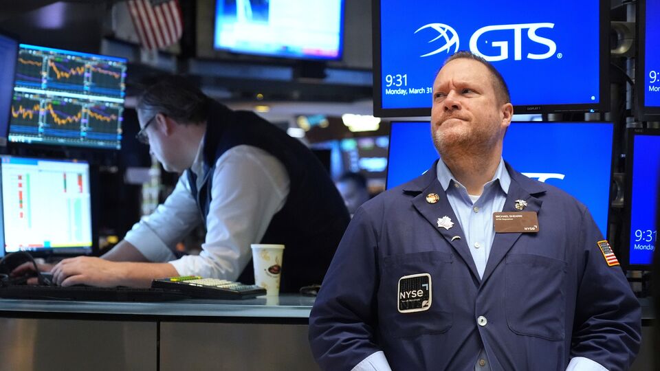 Wall Street today: S&P 500, Dow Jones, Nasdaq extend losses as Trump’s ...