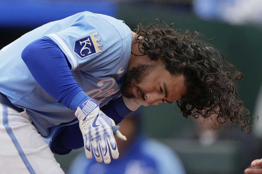 Former Red Jonathan India hit in face by 99 mph fastball