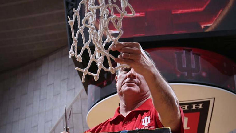 Indiana Basketball Athletic Trainer Tim Garl Is Out After 44 Seasons