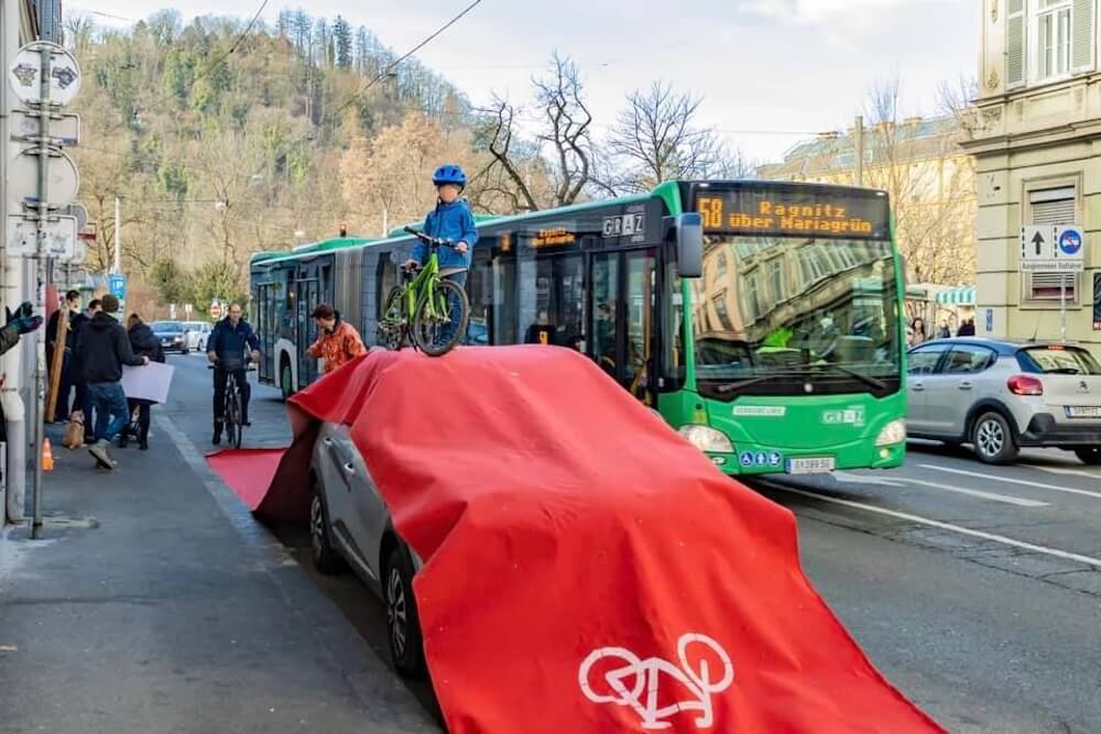 Outraged citizen calls out local government after snapping photo of ...