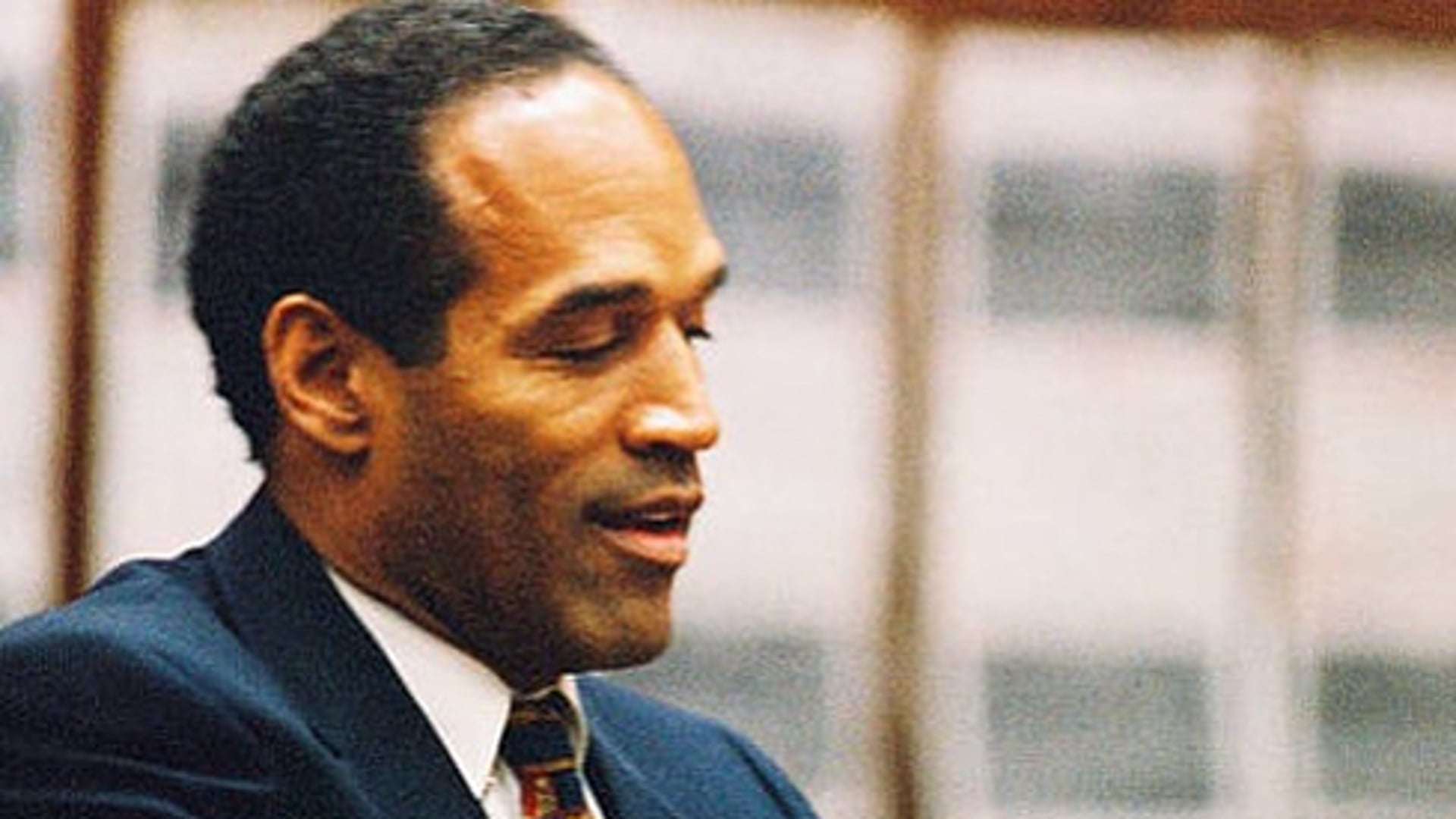 OJ Simpsons Bibel für $80.000 (74.000€) verkauft, nachdem Kim ...