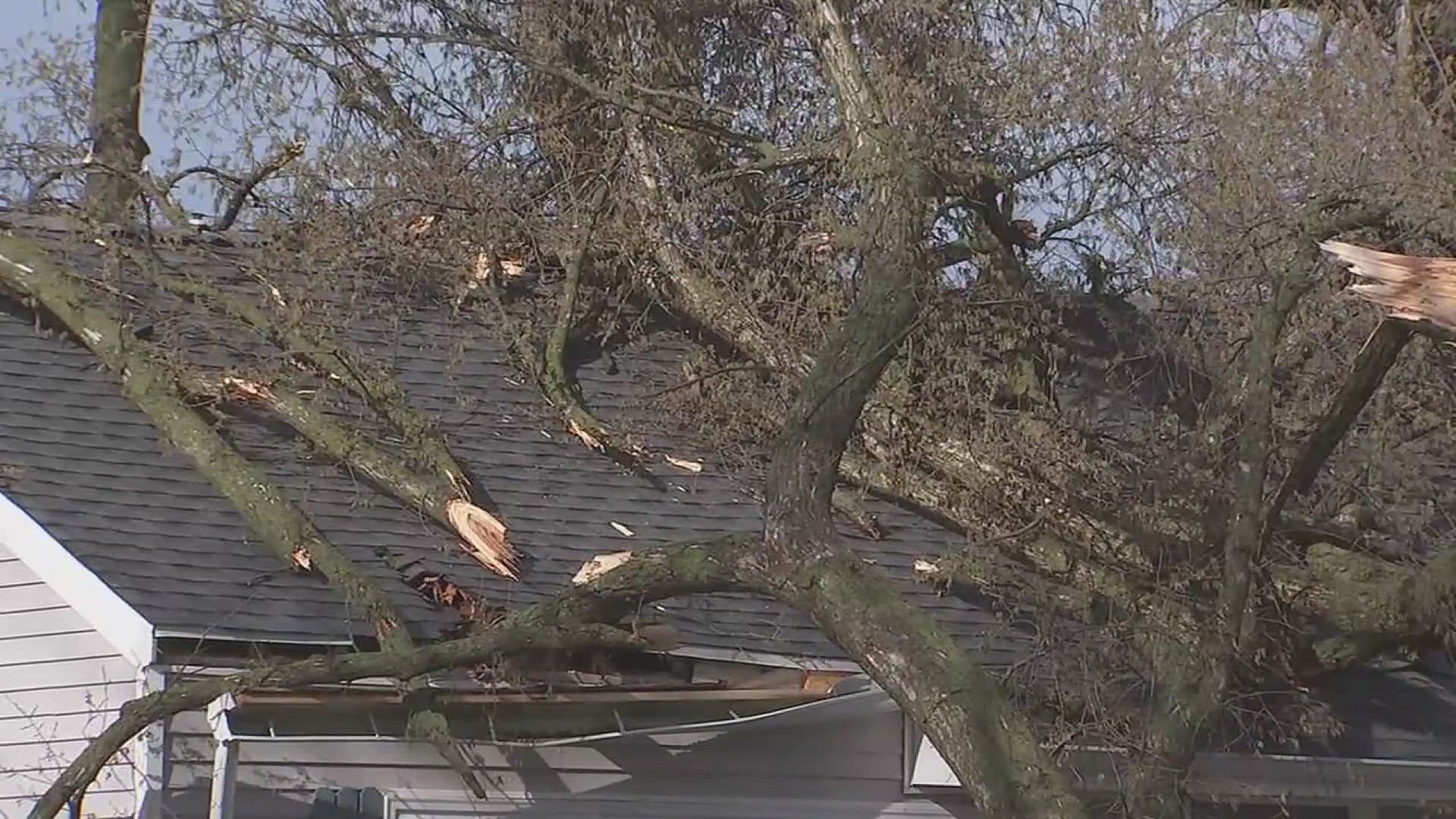 Severe storms slam Midwestern states from Wisconsin to Kentucky